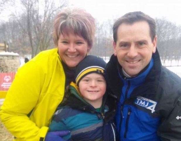 Vince Vitrano prepares to do Polar Plunge at Milwaukee County Zoo ...