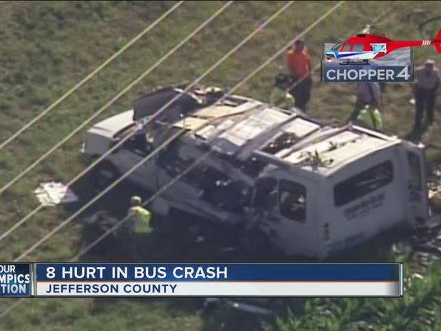 8 injured in Jefferson Co. bus rollover crash