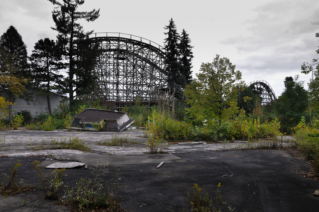 Eerie photos showcase abandoned Midwest theme parks - Gallery