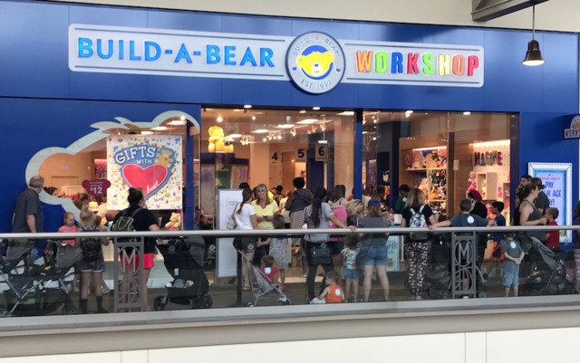 Mayfair Mall packed for Build-A-Bear 'Pay Your Age' day - TMJ4 ...