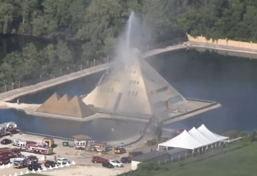 Fire breaks out at Golden Pyramid House south of Wisconsin border ...